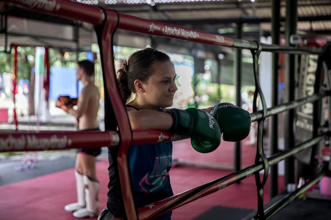 jv8 | Under The Ropes